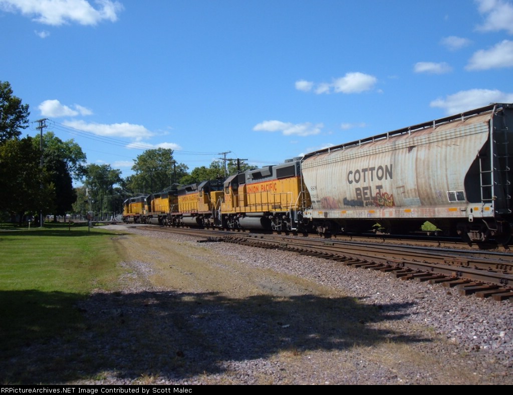 UP 2966, 3042, 3087 & 372